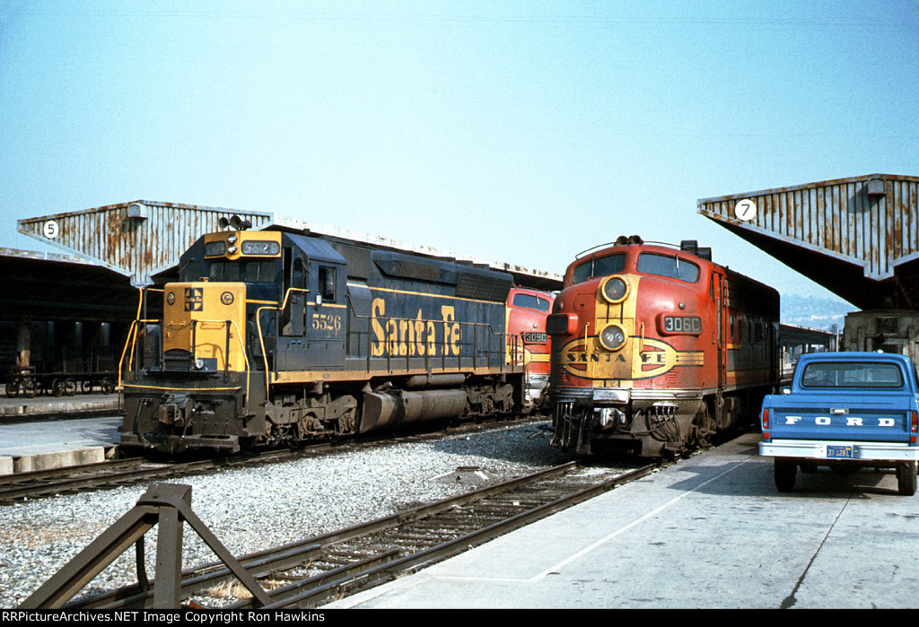 ATSF 5526 and ATSF 306C